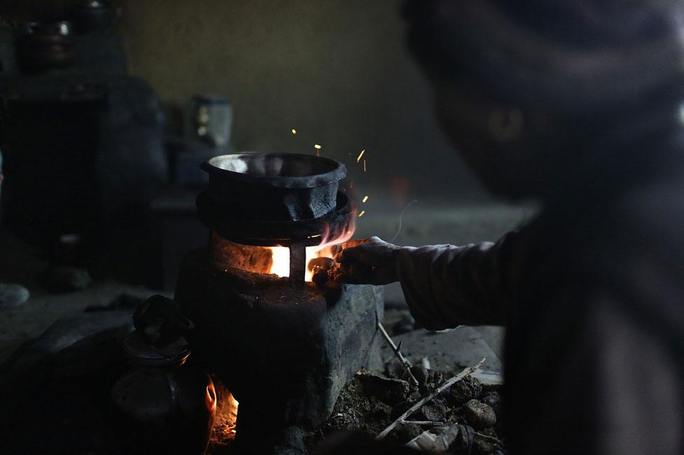 Do smoke-free stoves really save lives? - BBC News