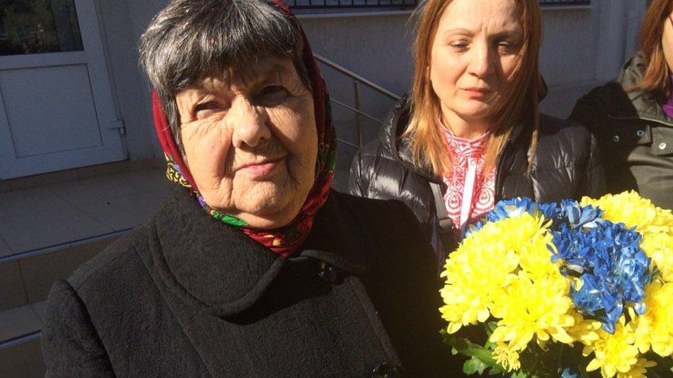 Savchenko trial: Calls grow for release of Ukraine pilot - BBC News