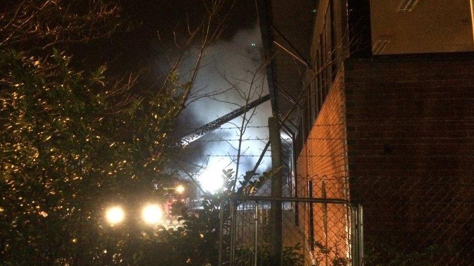Large fire 'totally destroys' Woking industrial unit - BBC News