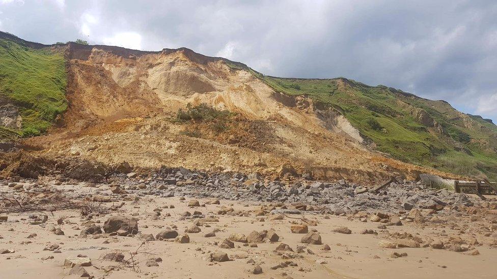 Norfolk cliff-top school's landslide safety fears - BBC News