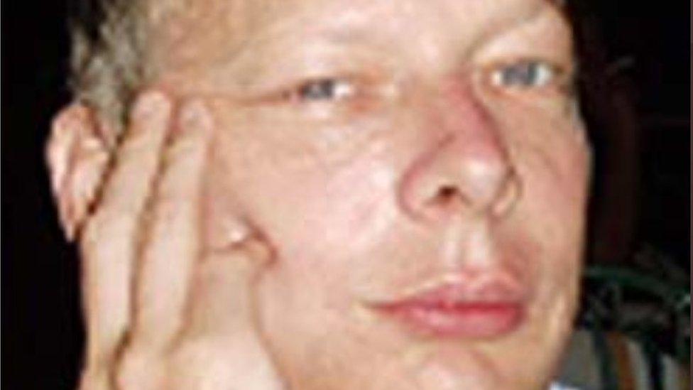 Steven Cooper: Missing Huddersfield man 'aged' in photo appeal - BBC News