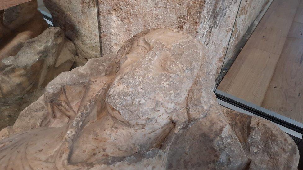 'Nationally significant' effigy found in Derbyshire church - BBC News