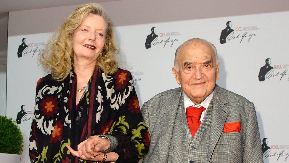 Publisher Lord Weidenfeld dies in London at the age of 96 - BBC News