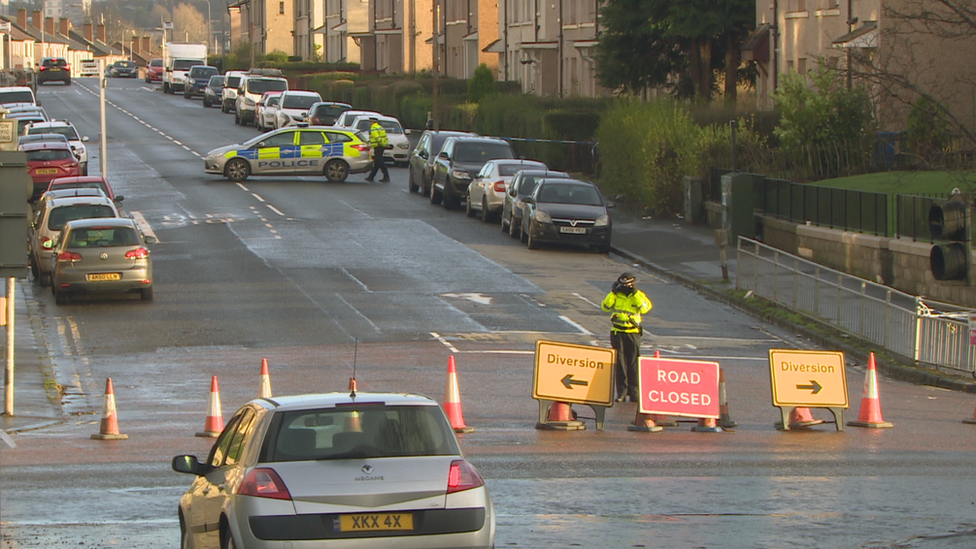 Hunt continues for Christmas Day killer after Glasgow murder - BBC News