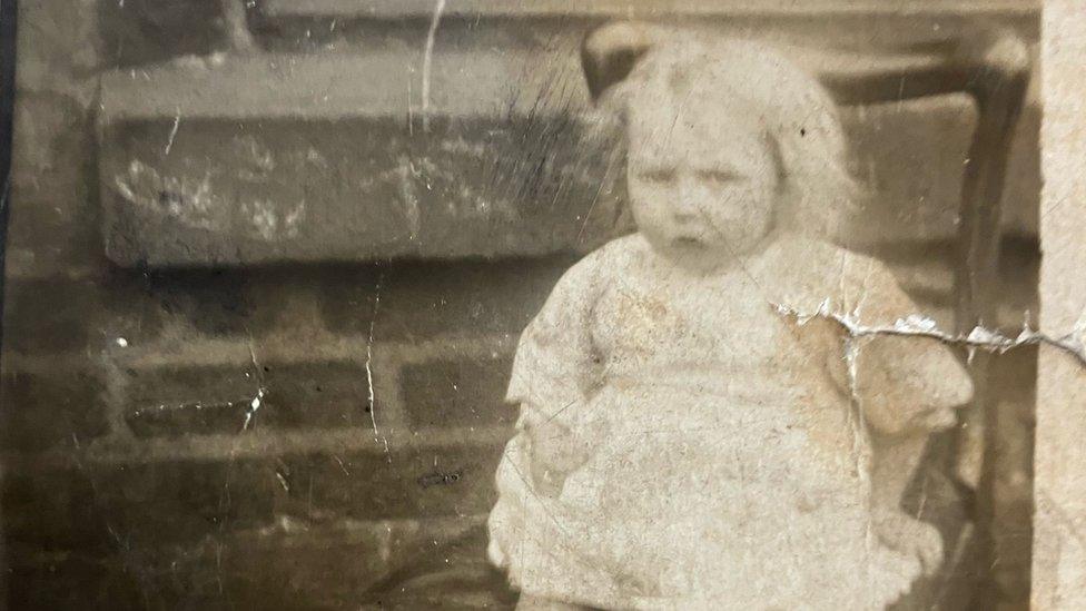Barnsley woman sent hundreds of cards for 102nd birthday - BBC News