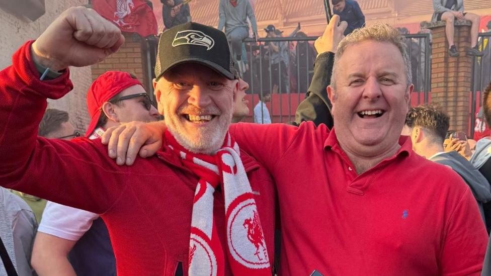 Your photos: Liverpool basks in Premier League title glory - BBC News