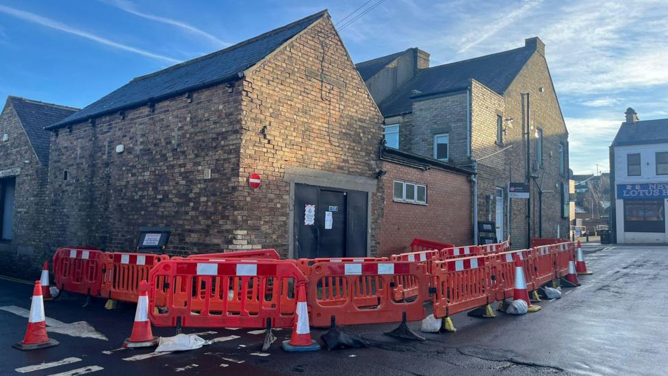 Prudhoe Community High School closes after building cracks found - BBC News