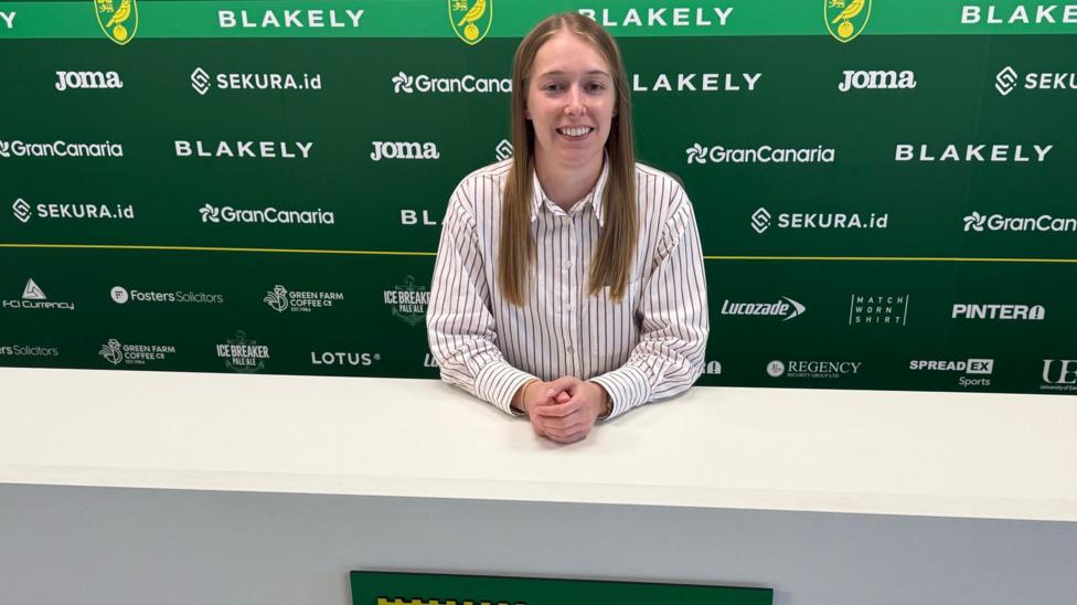 Norwich City women sign first four professional players - BBC Sport