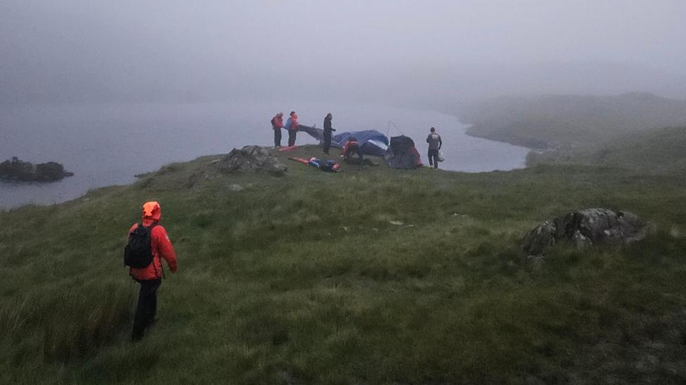 Lake District mountain rescue team helps Duke of Edinburgh groups - BBC News