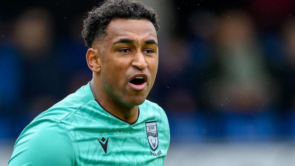 Jordan Amissah: Burton Albion sign Ross County goalkeeper - BBC Sport