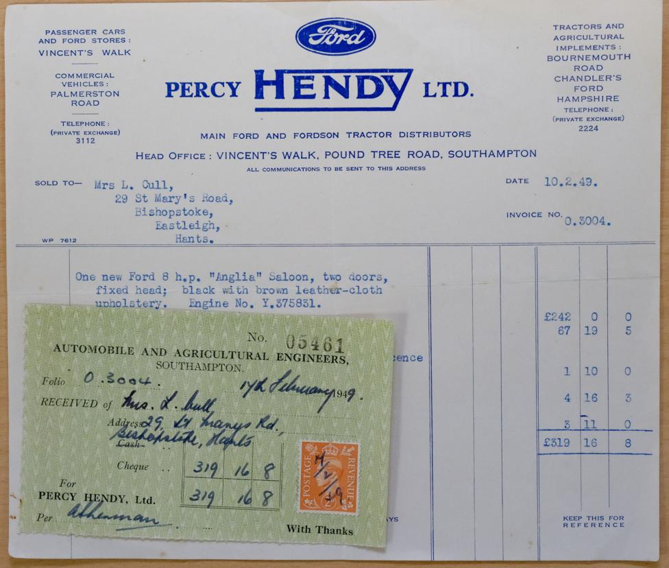 Vintage Ford Anglia returns to Hendy family that sold it in 1949 - BBC News