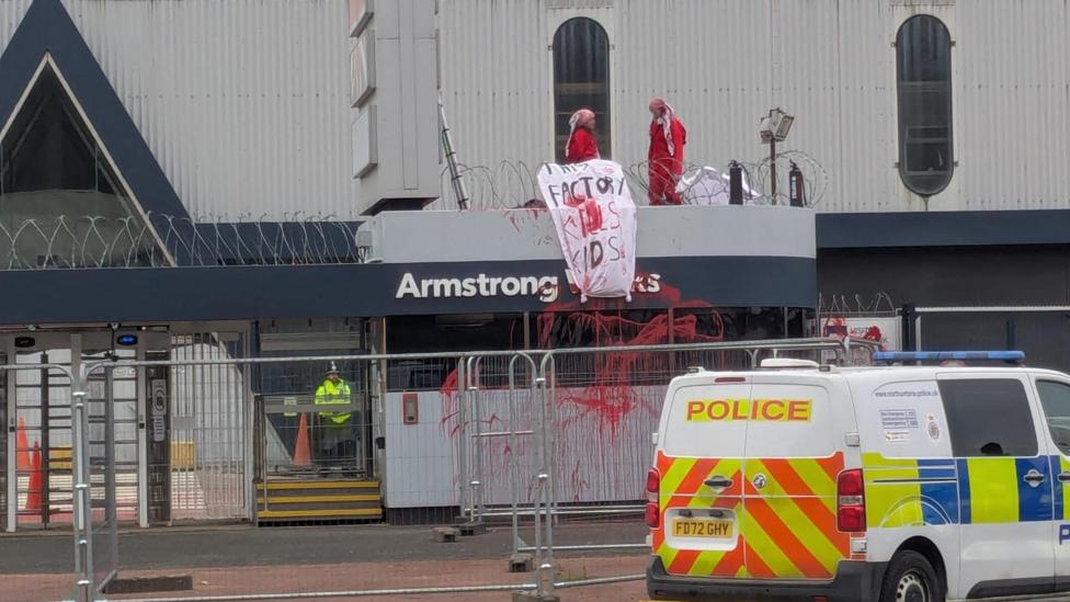 Newcastle arms factory targeted by protesters with red paint - BBC News