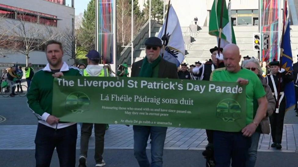Thousands pack Liverpool for 10th St Patrick's Day parade - BBC News