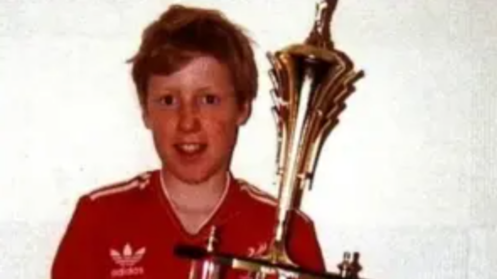 Tributes to Hillsborough campaigner Phil Hammond - BBC News