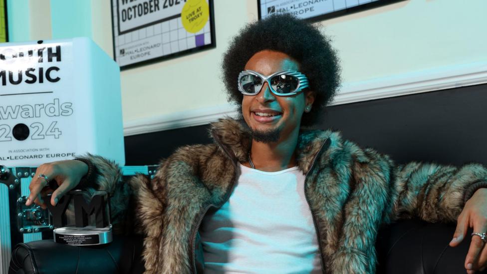 Artists call for greater focus on black British music in schools - BBC News