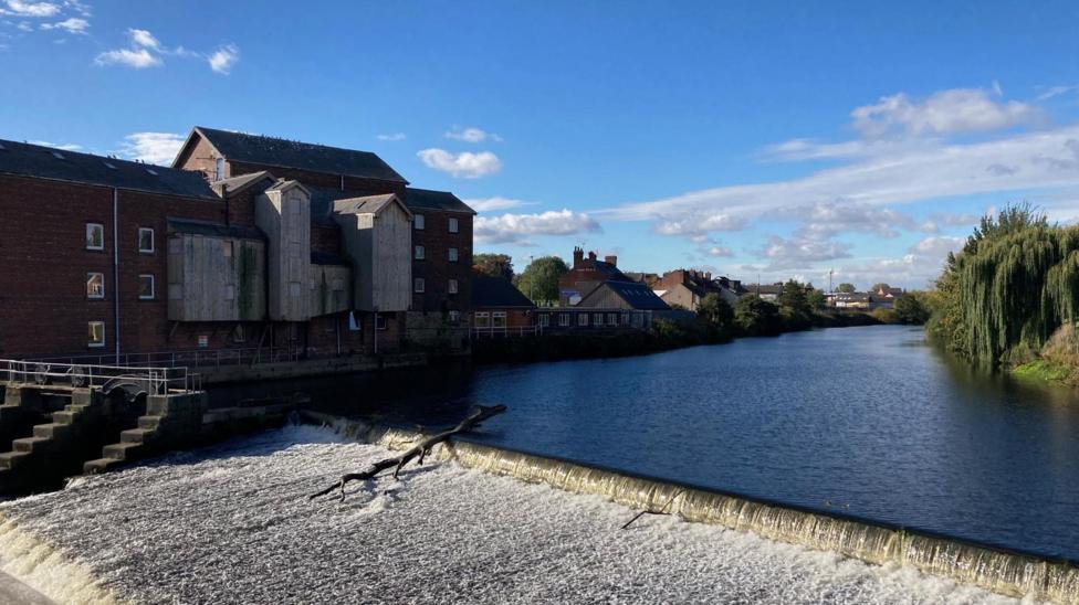 Shipping containers venue for River Aire in Castleford withdrawn - BBC News