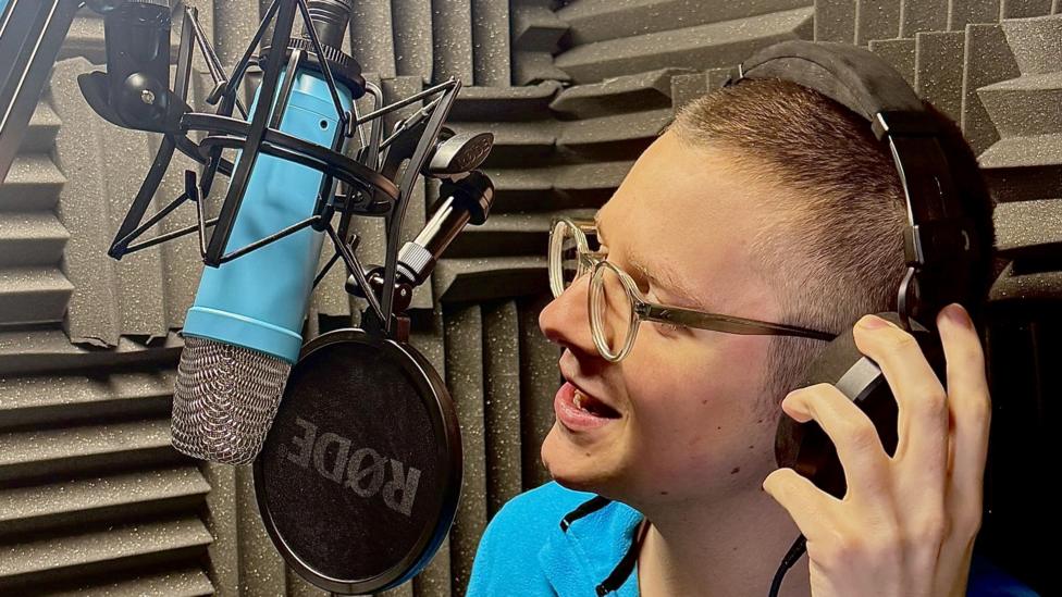 Ipswich voice actor perfected talent watching nature shows - BBC News