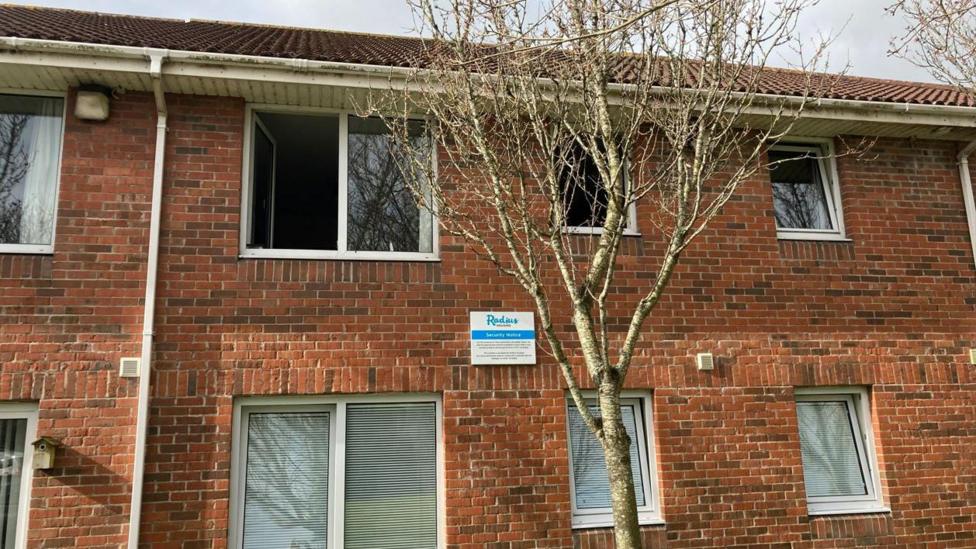 Newtownards fire: Man dies in Scrabo Fold blaze - BBC News