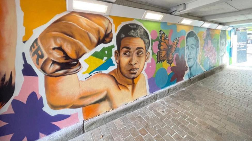Merthyr Tydfil: Artist restores mural 'used as public toilet' - BBC News