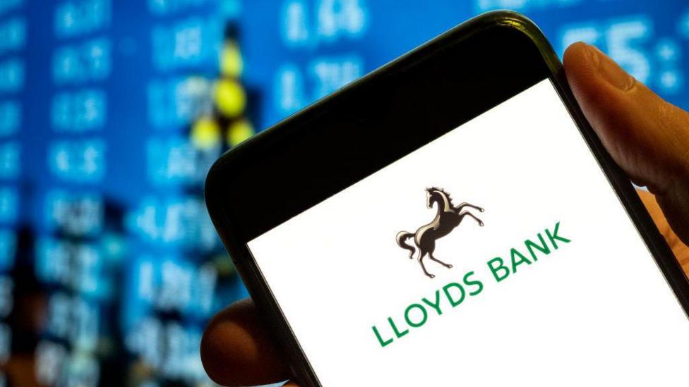 Lloyds, Bank of Scotland and Halifax apps showed customers other users ...