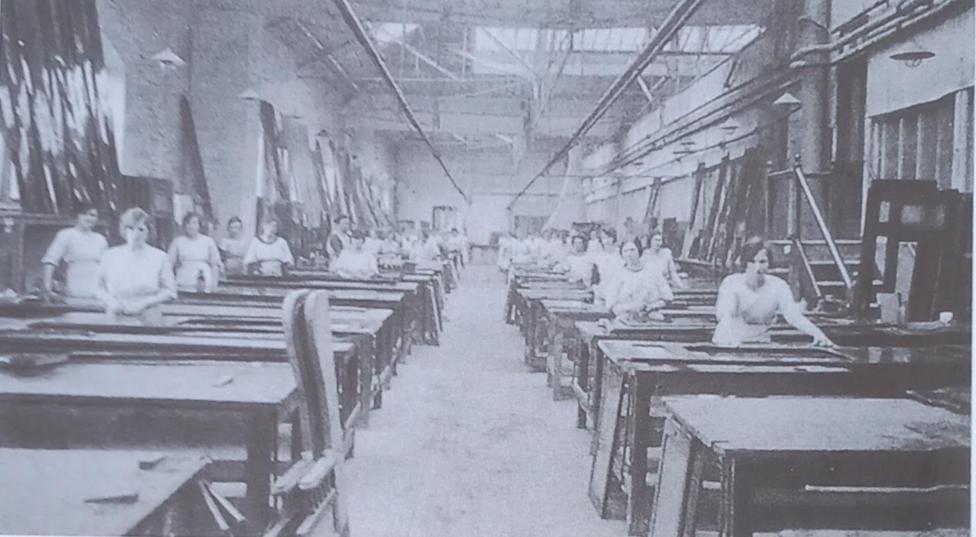 Swindon's 'Great Wall' and the story of its industrial heritage - BBC News