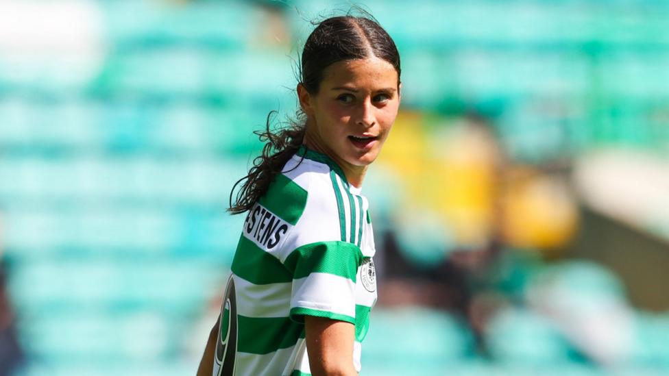 Carstens twin leaves Celtic - BBC Sport