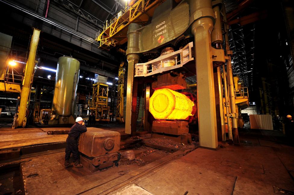 UK and Germany sign landmark 'defence' treaty - BBC News