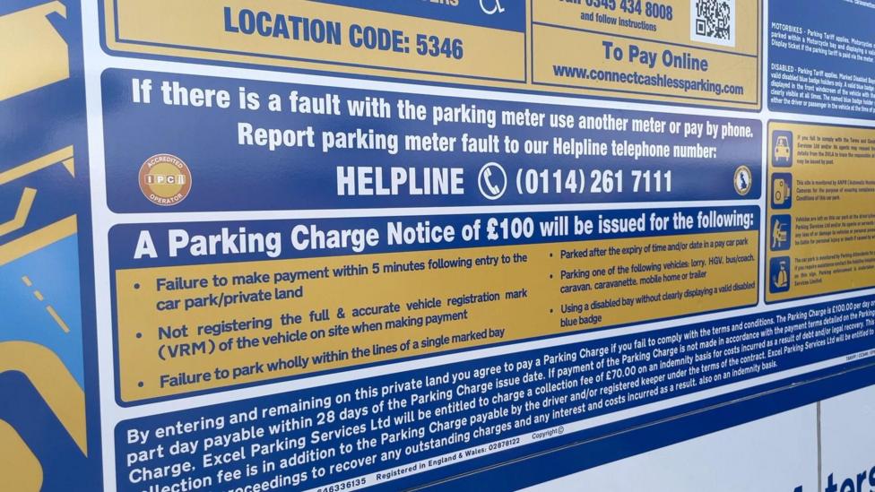 Parking fines: Woman faces £1,906 bill over five-minute payment rule - BBC News