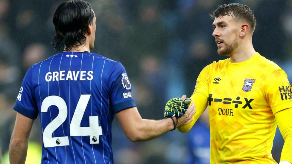 Ipswich news: Alex Palmer praised after Premier League debut - BBC Sport