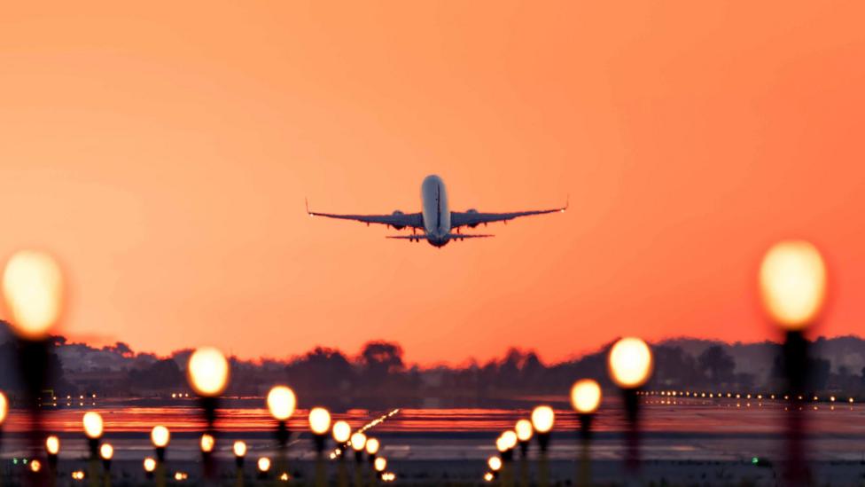 Airports will get noisier due to climate change say scientists - BBC News