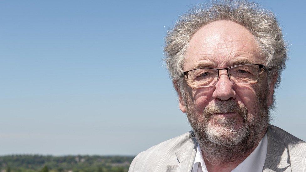 Wolverhampton Council leader to stand down after 15 years - BBC News