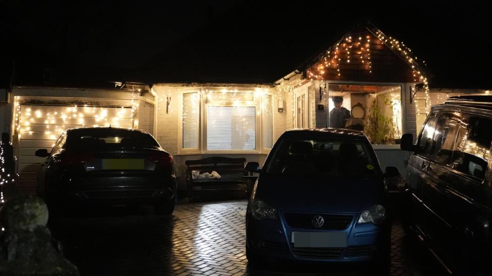East Grinstead: Woman bailed over suspected murder - BBC News