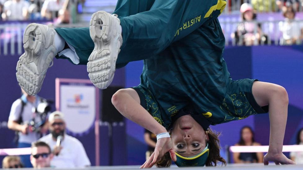 Raygun defends record as Australia's best breakdancer - BBC News