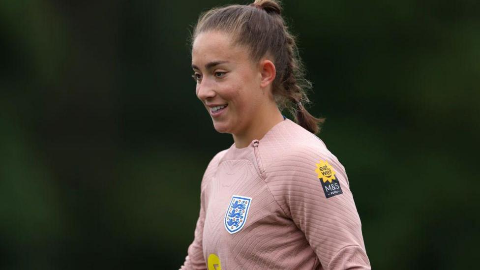 Manchester United's Maya Le Tissier wants to 'cement spot' in England ...