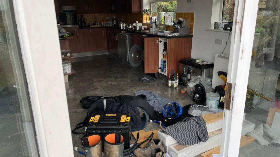 Daniel San Diego: 'I sold my house to one of FBI's most wanted' - BBC News