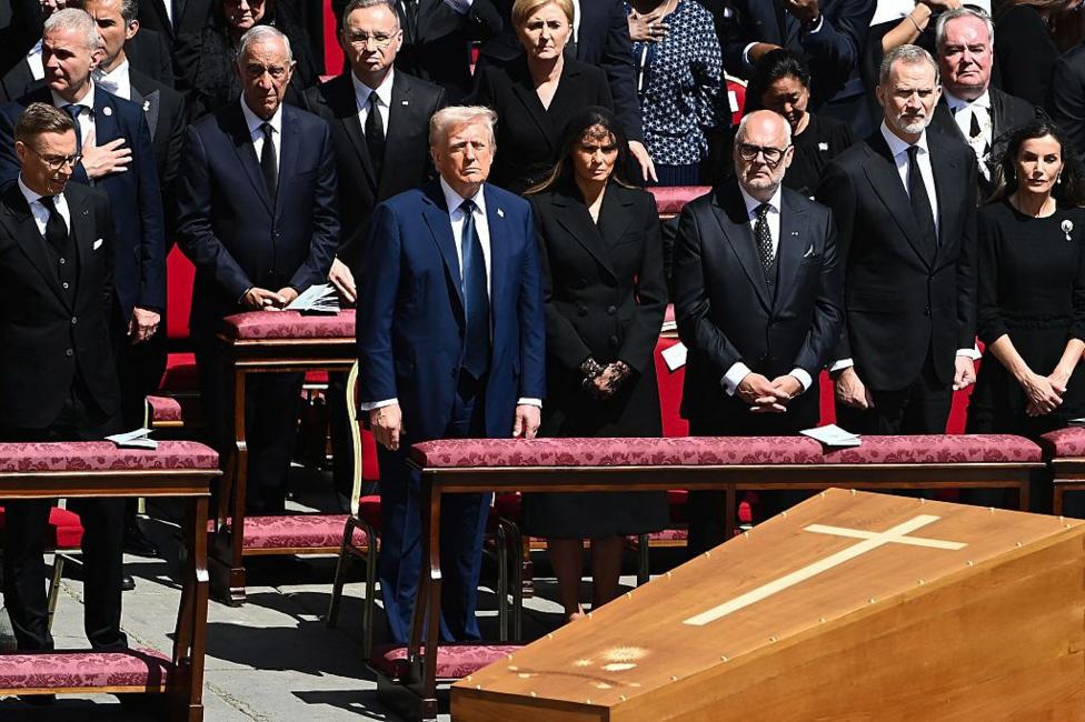 Who is at the Pope's funeral in pictures: Trump, Macron, Prince William ...