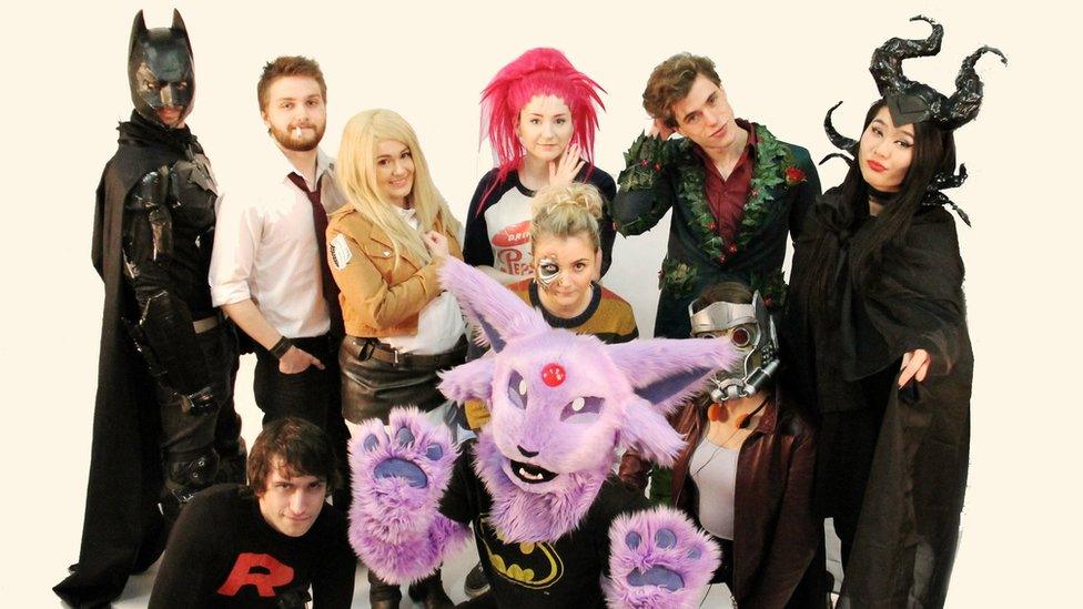 Thousands of costumed characters head for Dundee DeeCon festival - BBC News