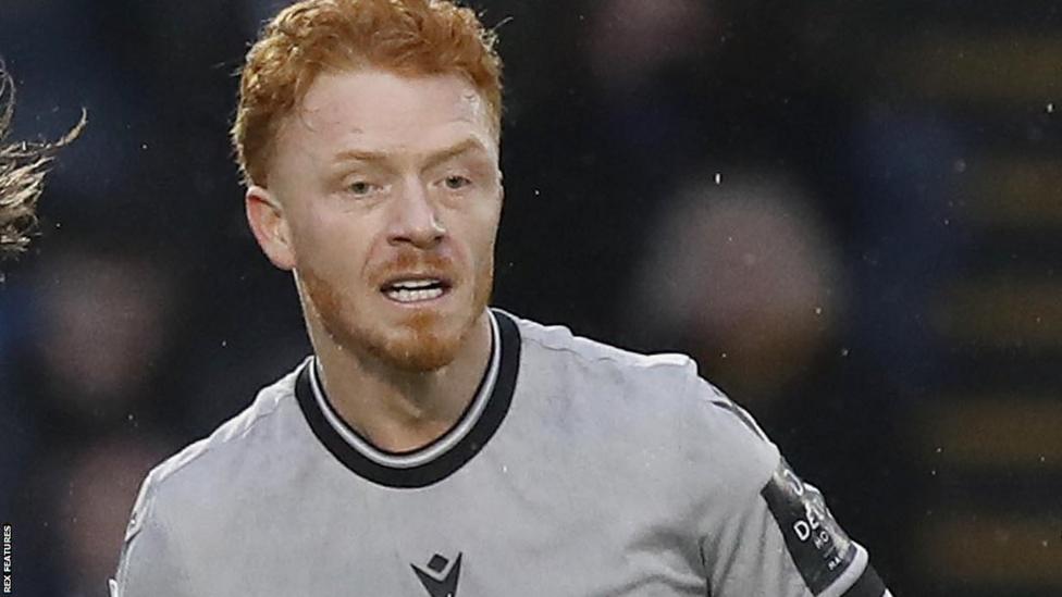 Ryan Woods: Exeter City sign Hull City midfielder on loan - BBC Sport