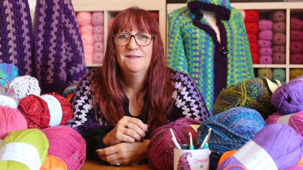 Blackburn: ‘I crocheted the giant doily on Turner Prize car’ - BBC News