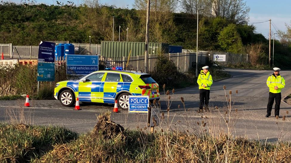 Avonmouth fire: Recycling centre evacuated by large blaze - BBC News