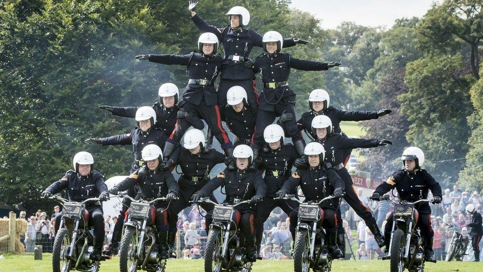 White Helmets parade for final time in Dorset - BBC News
