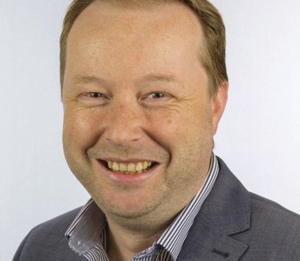 Basingstoke council elects Independent Paul Harvey as new leader - BBC News