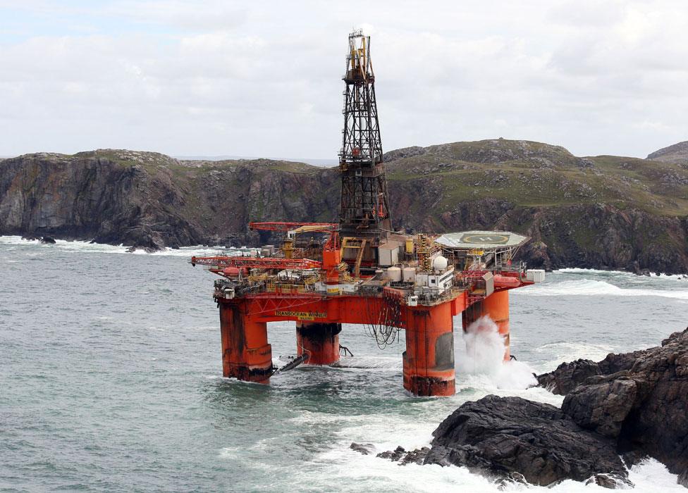 Salvage experts begin examining stricken Western Isles oil rig - BBC News