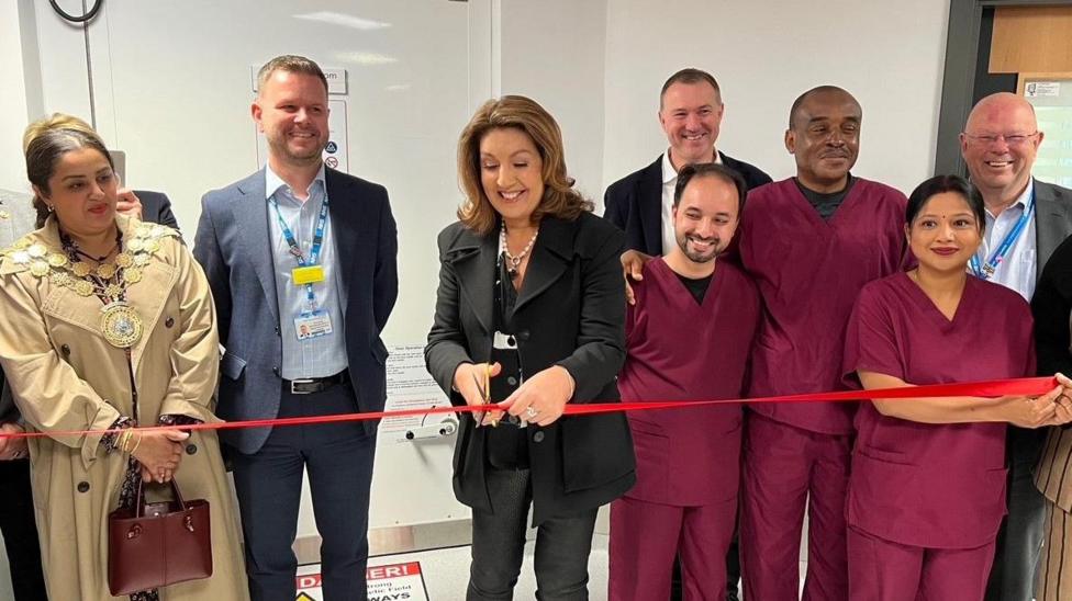 Jane McDonald opens £6m Pinderfields Hospital MRI suite - BBC News