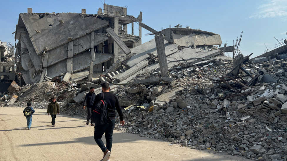European leaders back 'realistic' Arab plan for Gaza - BBC News