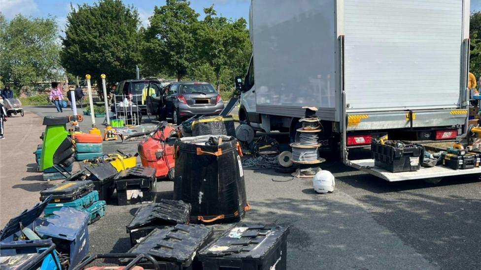 Van filled with stolen tools recovered at Oxford car boot - BBC News
