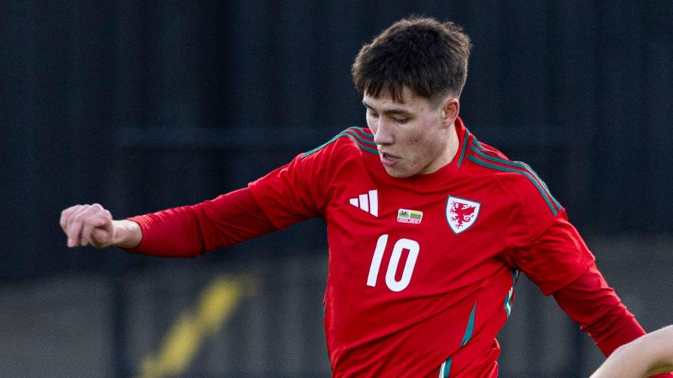 Rubin Colwill gets Wales call for Nations League games - BBC Sport