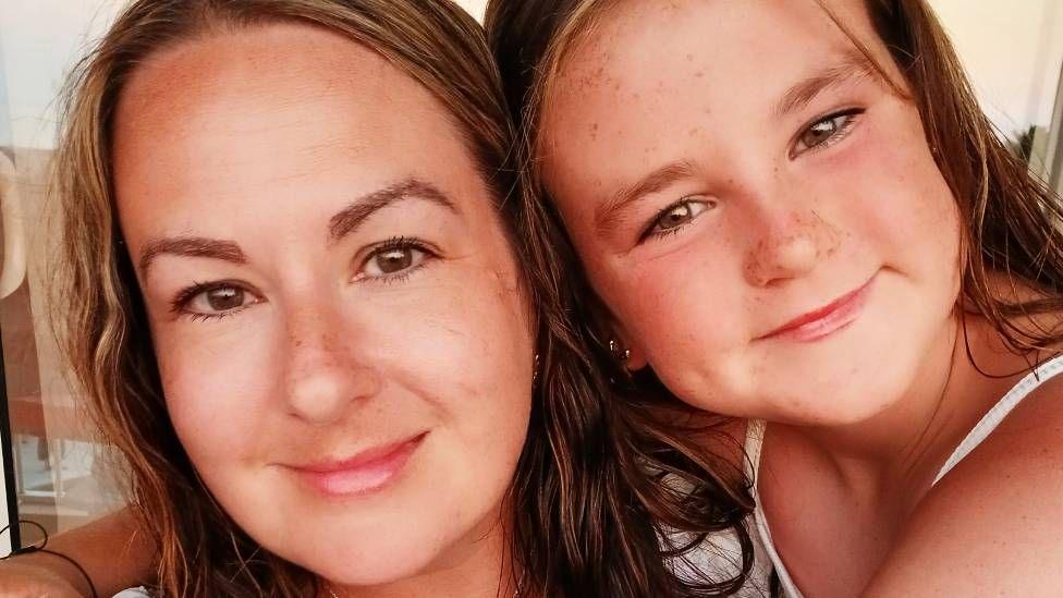 Mental health issues in Wales' seven-year-olds - survey - BBC News