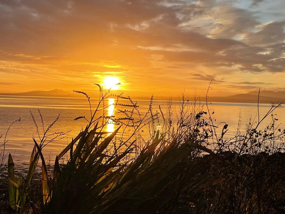 In pictures: Scotland's winter sunsets and sunrises - BBC News