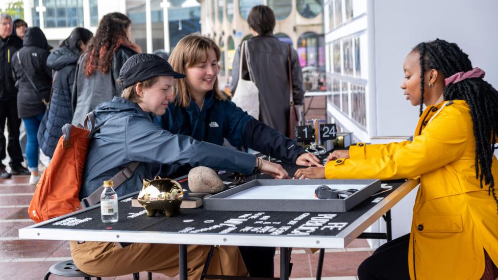 Luton artwork 'promises' to make the world a better place - BBC News